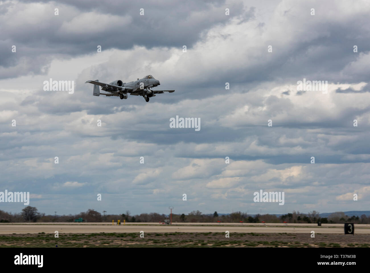 An A-10 Thunderbolt II assigned to the 190th Fighter Squadron ...
