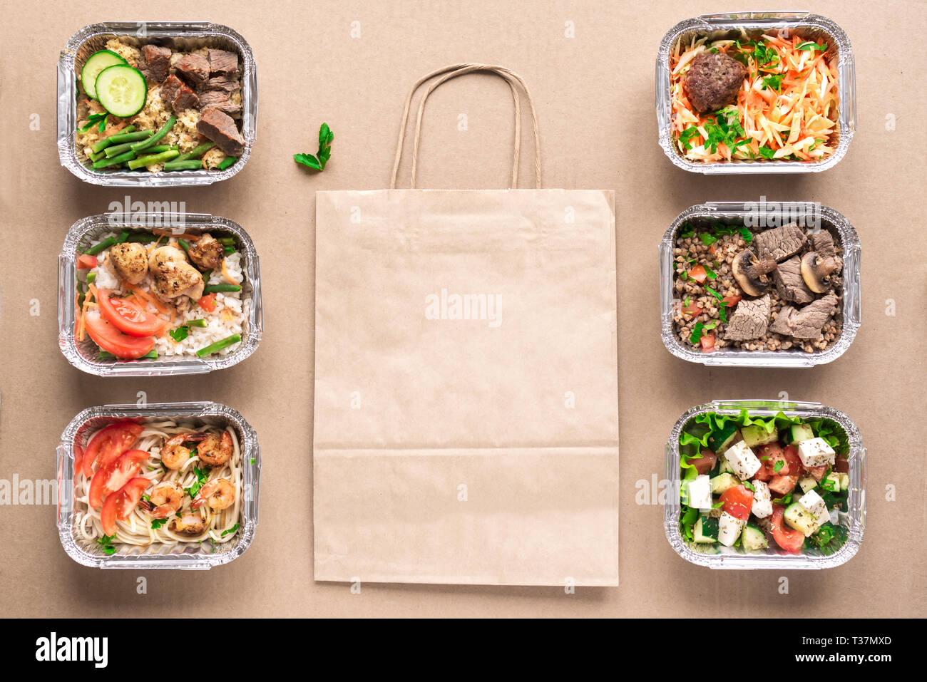 Healthy food delivery. Take away of organic daily meal, copy space ...
