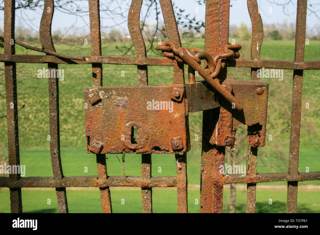 Security gate locks hi-res stock photography and images - Alamy