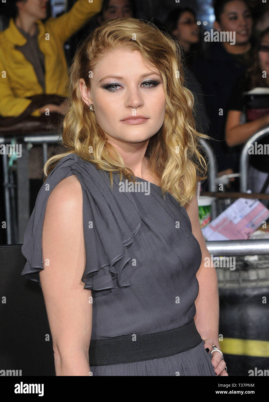 Emily DeRavin - THE TWILIGHT SAGA NEW MOON Premiere at the Westwood ...