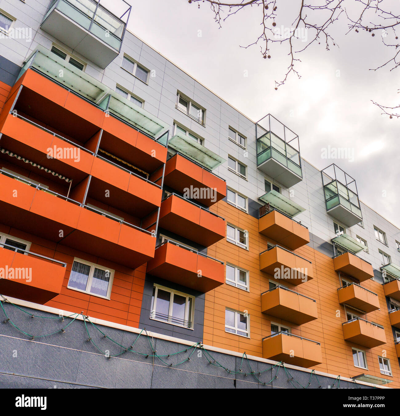 Multi Family Home - Apartment Building Stock Photo - Alamy