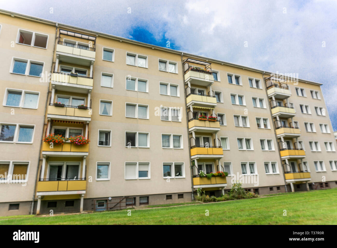 Multi Family Home - Apartment Building Stock Photo - Alamy