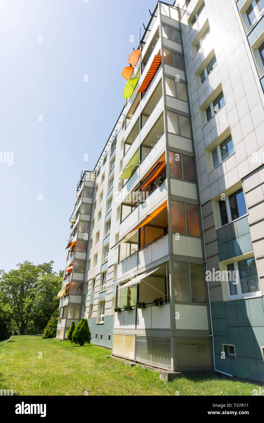 Multi Family Home - Apartment Building Stock Photo - Alamy