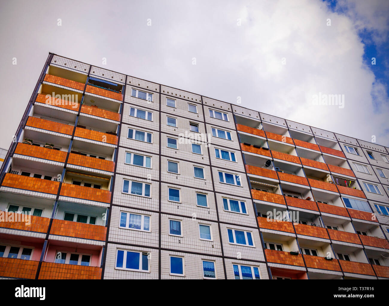 Multi Family Home - Apartment Building Stock Photo - Alamy