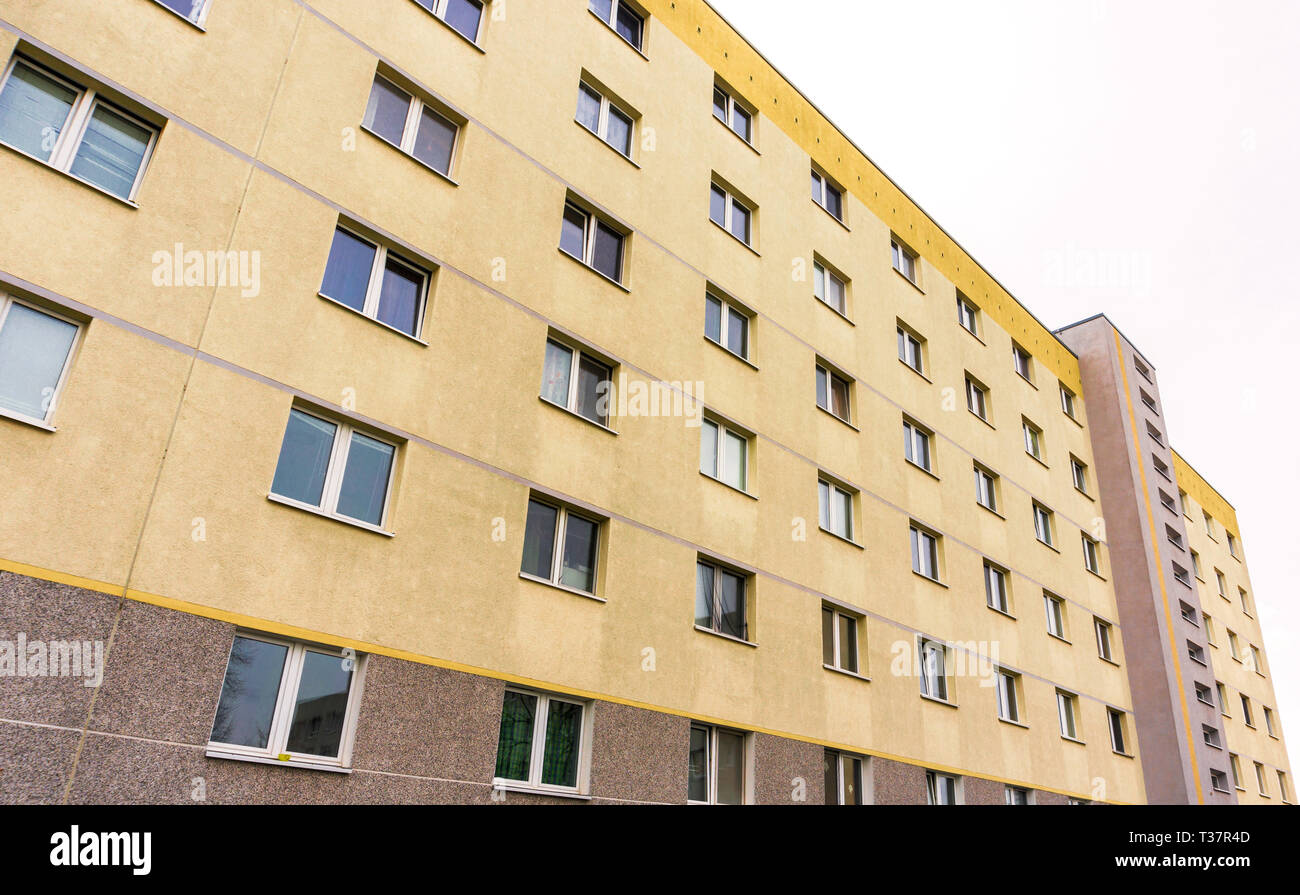 Multi Family Home - Apartment Building Stock Photo - Alamy