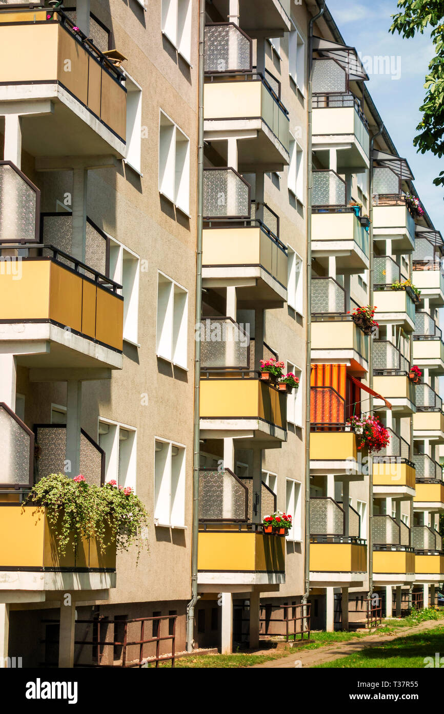 Multi Family Home - Apartment Building Stock Photo - Alamy