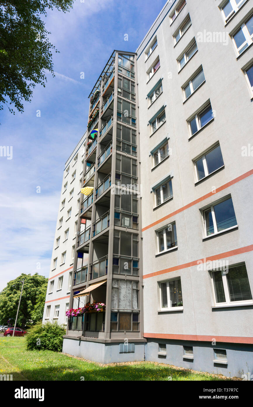 Multi Family Home - Apartment Building Stock Photo - Alamy