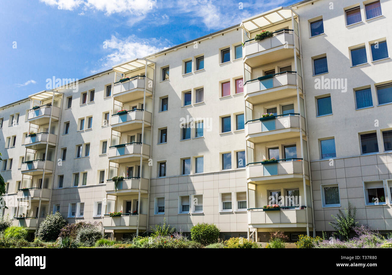 Multi Family Home - Apartment Building Stock Photo - Alamy