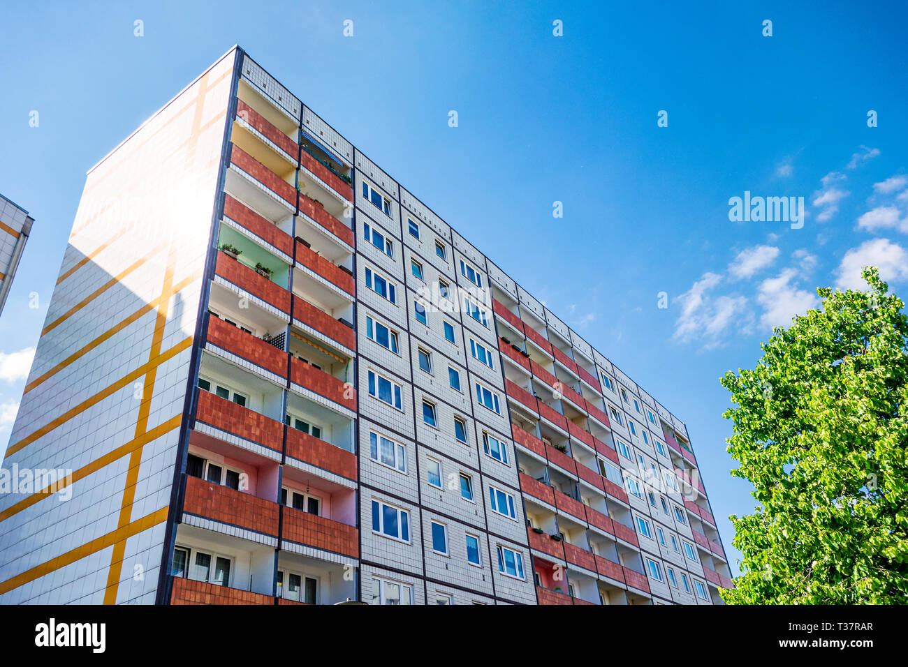 Multi Family Home - Apartment Building Stock Photo - Alamy