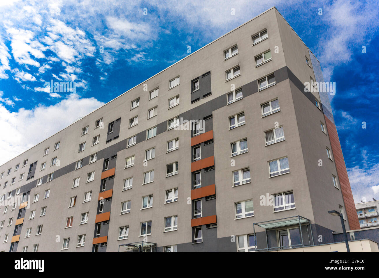 Multi Family Home - Apartment Building Stock Photo - Alamy
