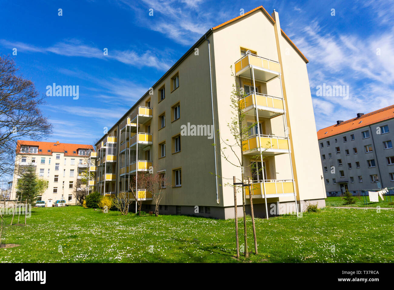 Multi Family Home - Apartment Building Stock Photo - Alamy