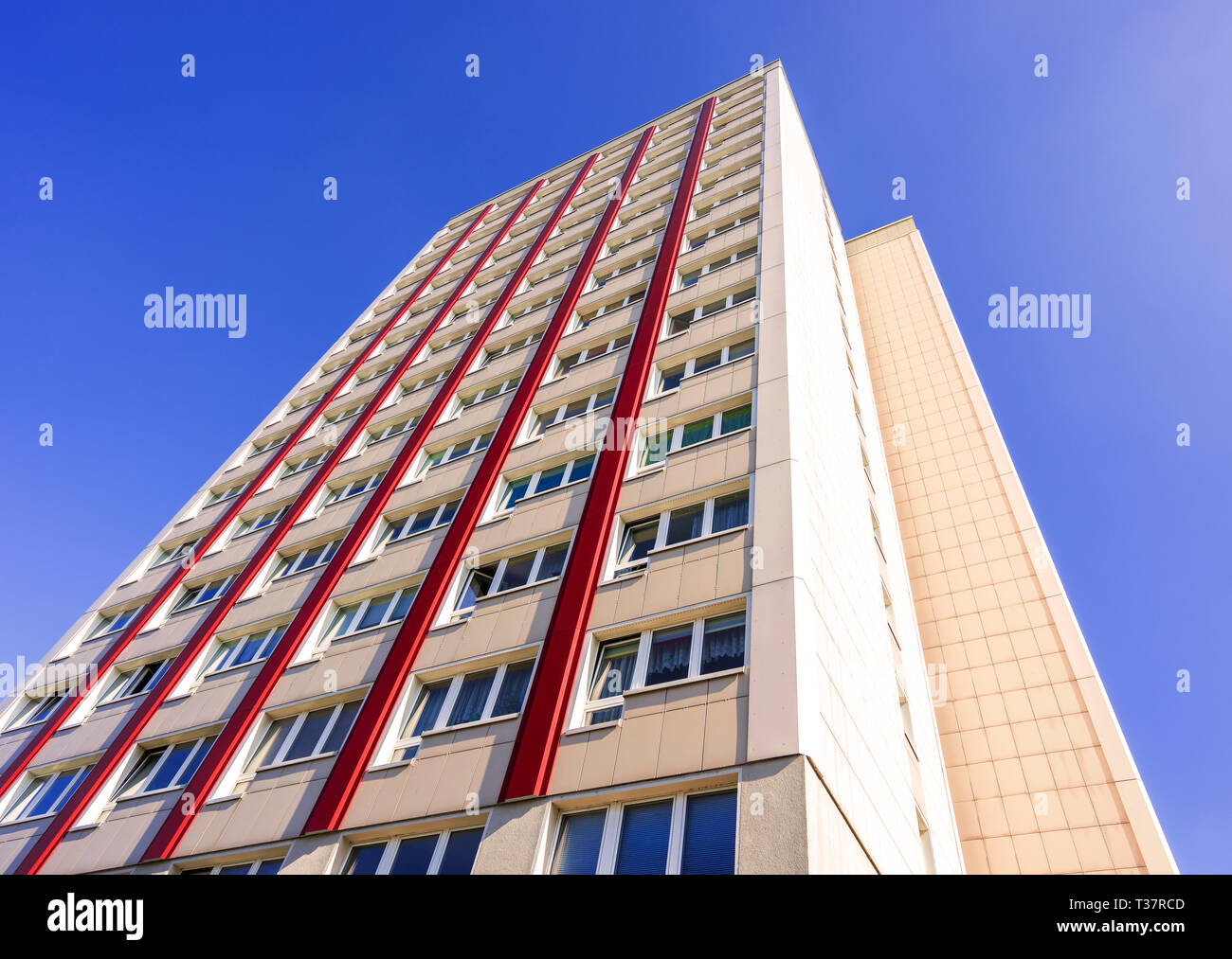 Multi Family Home - Apartment Building Stock Photo - Alamy