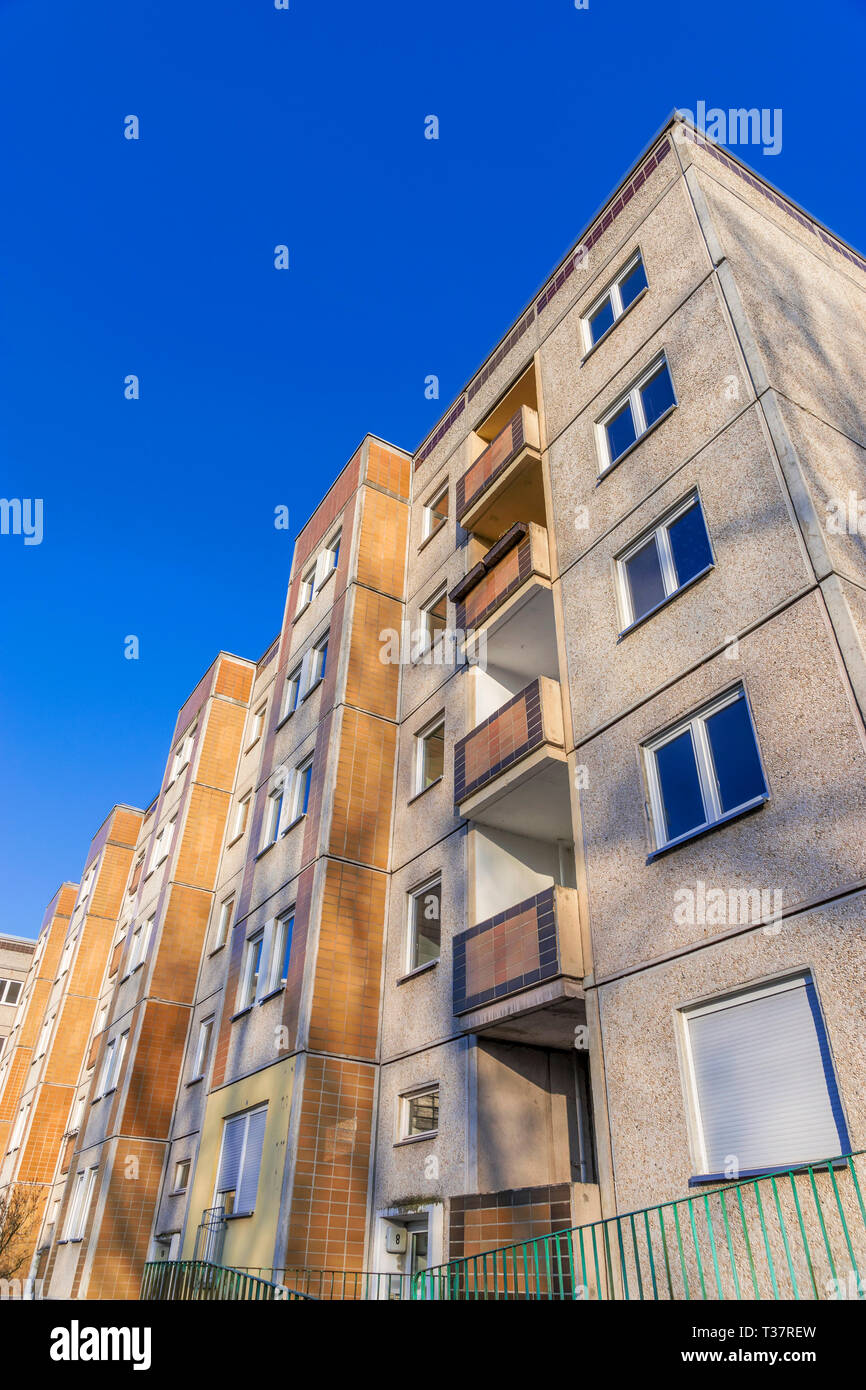 Multi Family Home - Apartment Building Stock Photo - Alamy