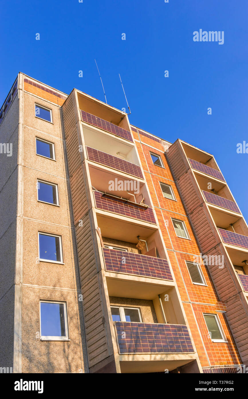 Multi Family Home - Apartment Building Stock Photo - Alamy