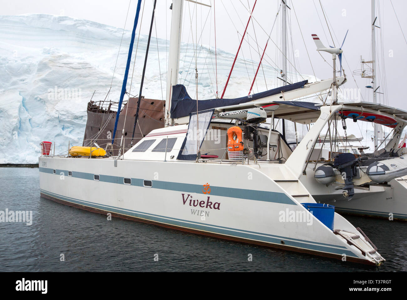 Yachts moored to an old shiprwrecked whaleing boat in Wilhelmina Bay ...