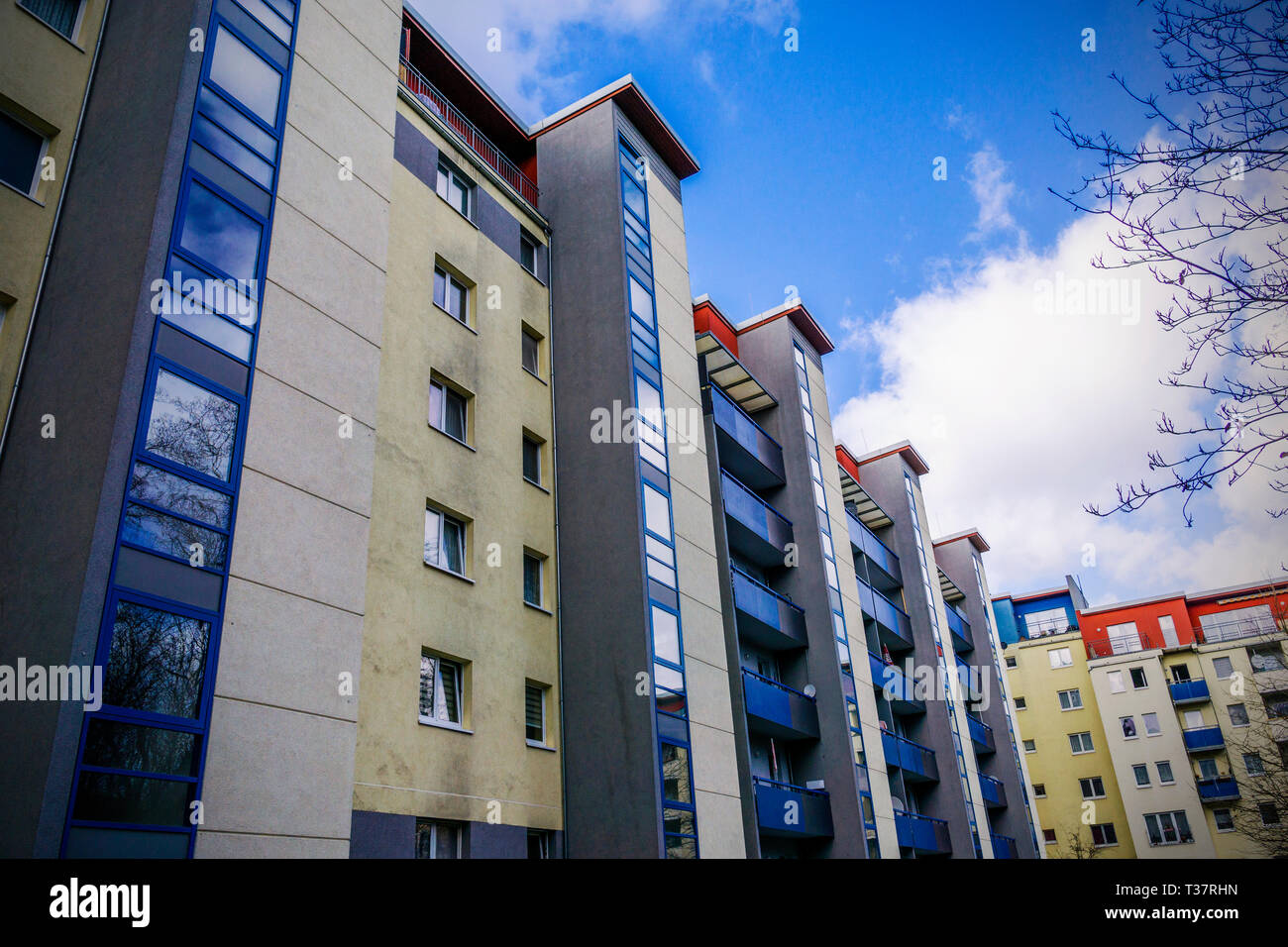 Multi Family Home - Apartment Building Stock Photo - Alamy