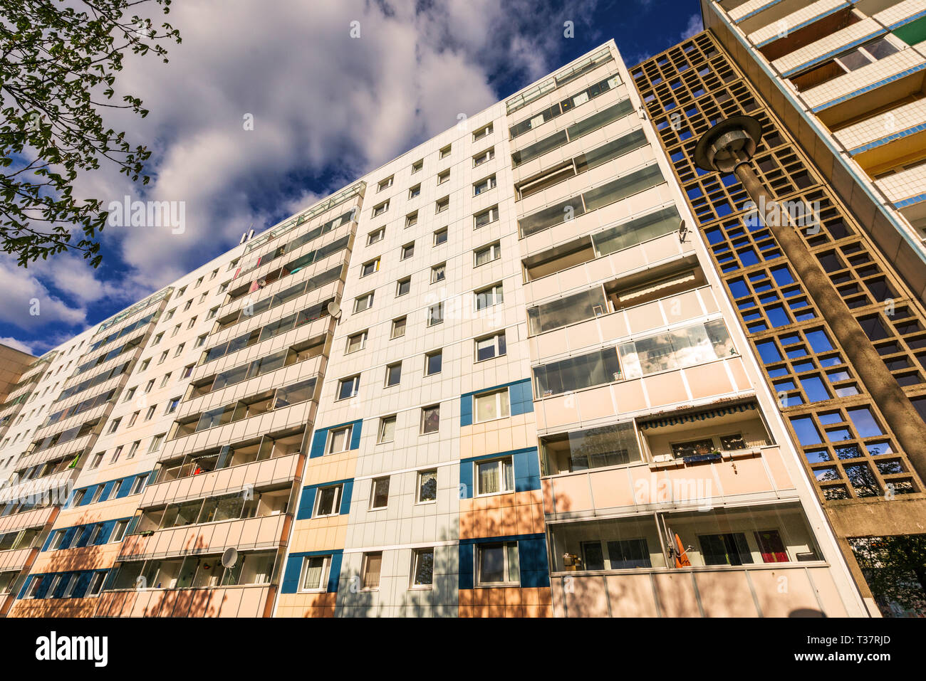 Multi Family Home - Apartment Building Stock Photo - Alamy
