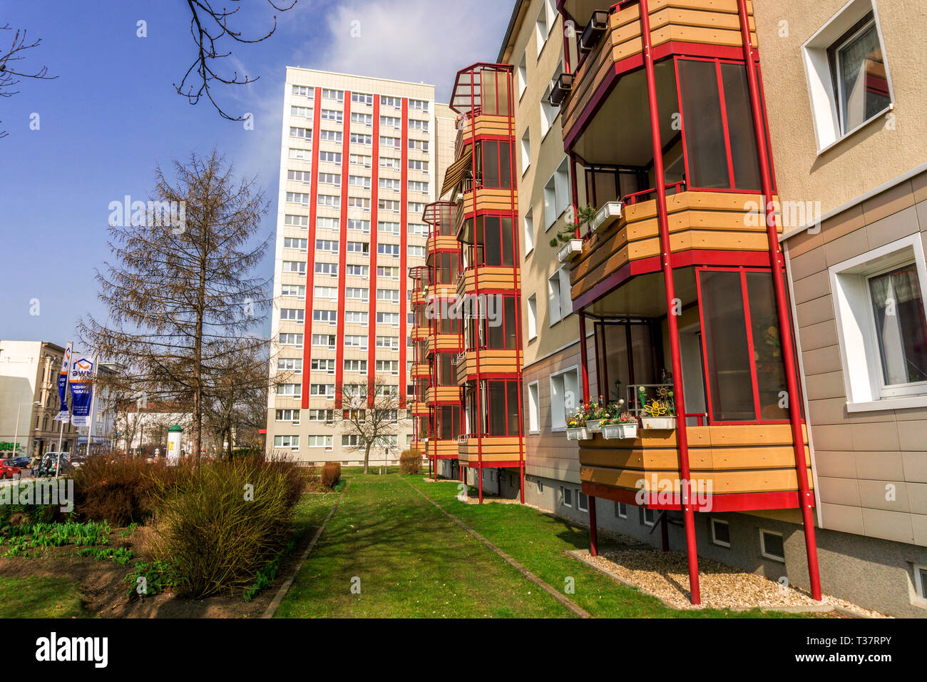 Multi Family Home - Apartment Building Stock Photo - Alamy
