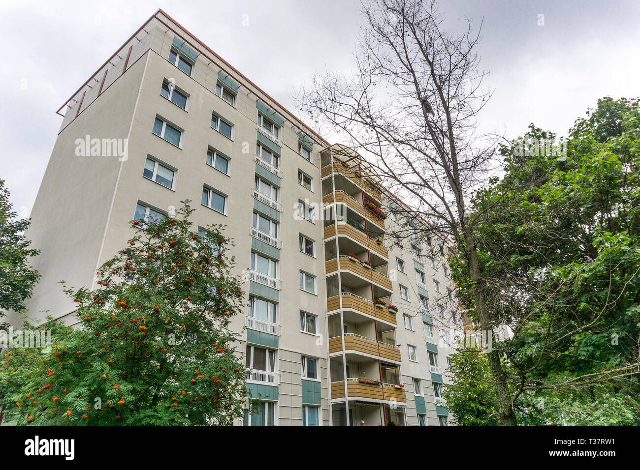 Multi Family Home - Apartment Building Stock Photo - Alamy