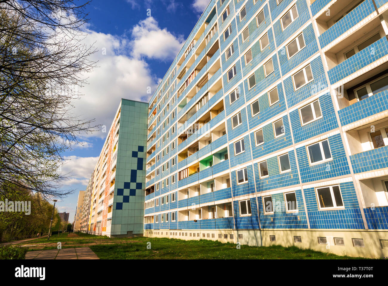 Multi Family Home - Apartment Building Stock Photo - Alamy