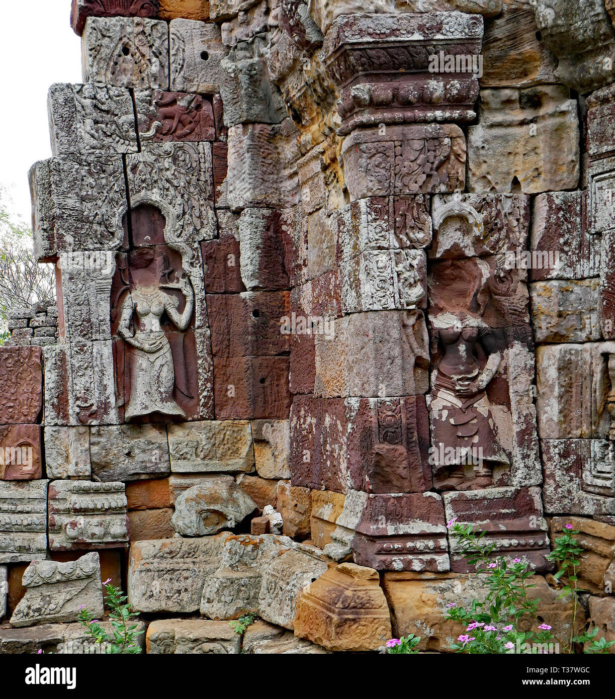 Battambang, Cambodia. 15-12-2018. On Phnom Banan, looters and thieves ...