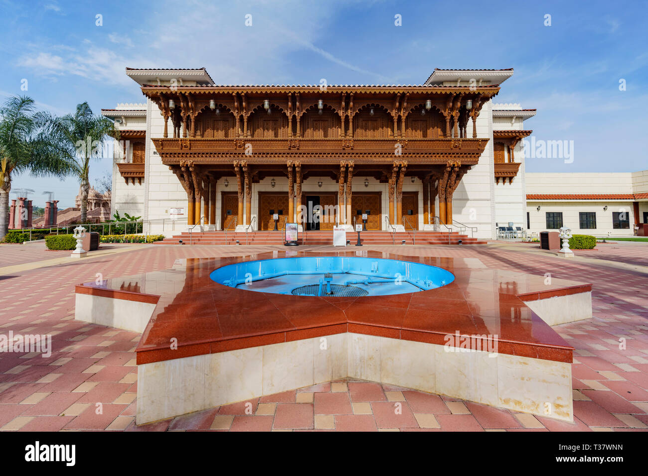 Exterior view of the famous BAPS Shri Swaminarayan Mandir at Chino ...