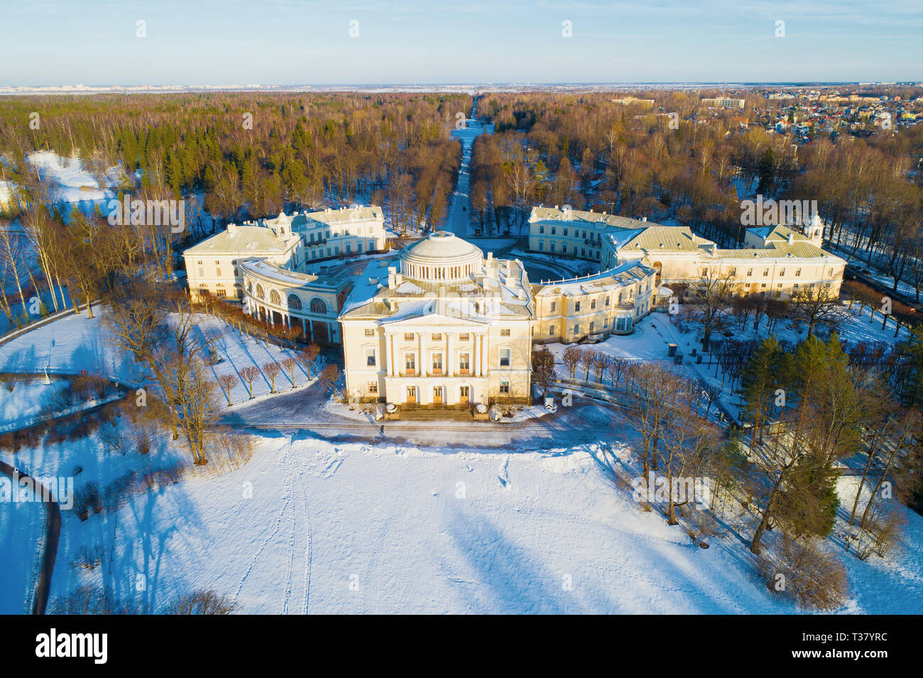 The park of pavlovsk palace hi-res stock photography and images - Alamy