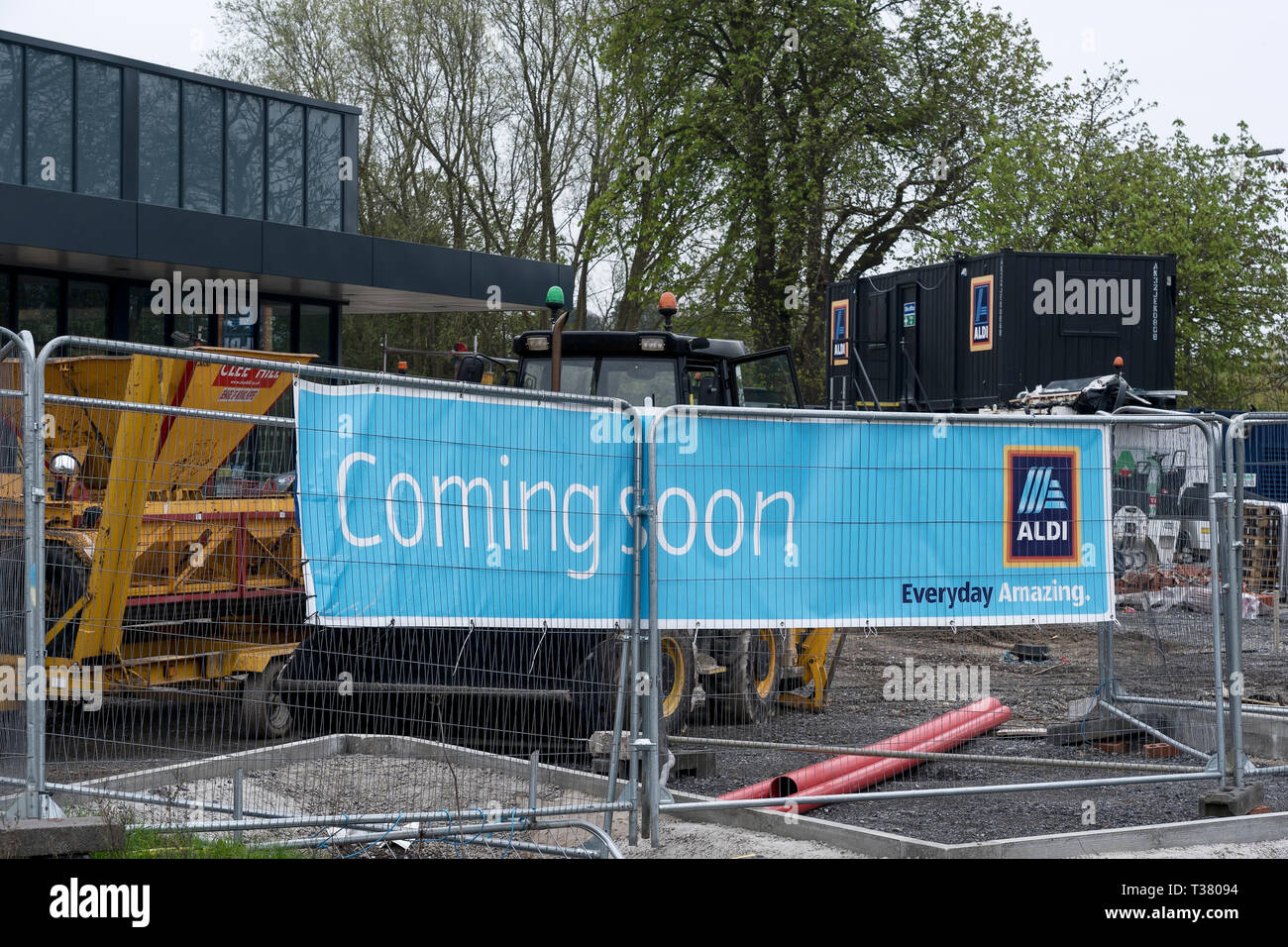 Aldi uk building hi-res stock photography and images - Alamy