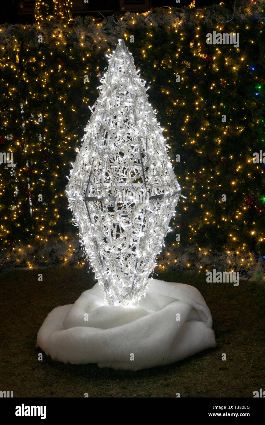Seattle, Washington - 2018-12-09 - Light based diamond shape decoration ...