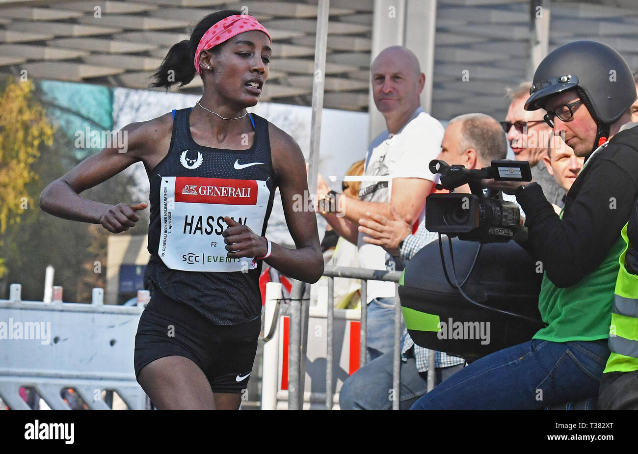 Berlin, Germany. 07th Apr, 2019. Dutch runner Sifan Hassan passes ...