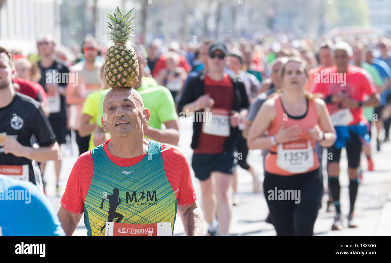 Pineapple head marathon hi-res stock photography and images - Alamy