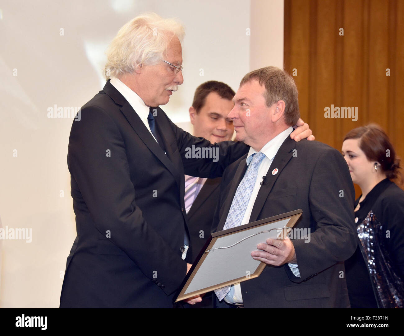 Cologne, Germany. 7th Apr 2019. Journalist Thomas Roth (l) awards Claus ...