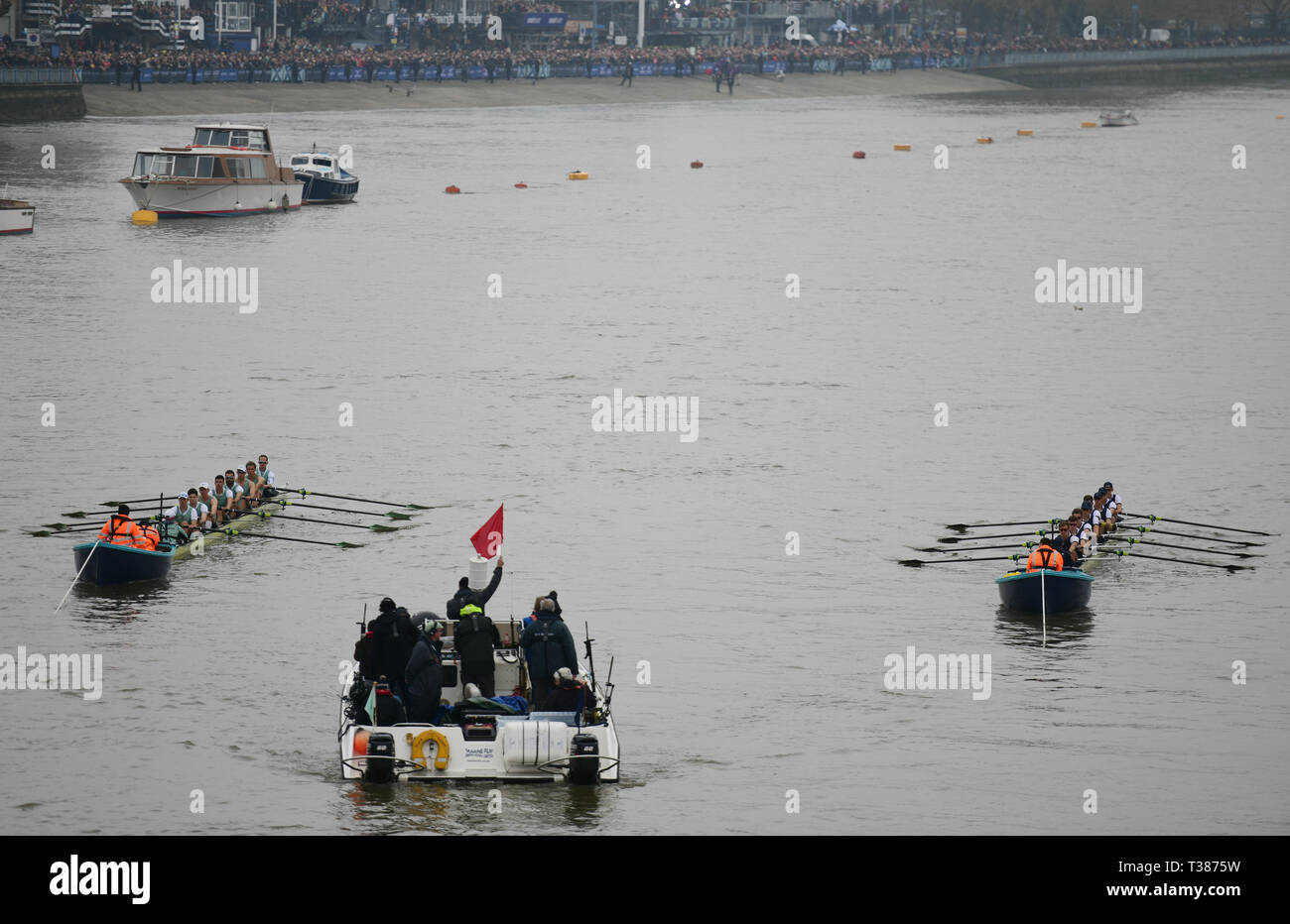 London, UK. 7th April, 2019. The annual Boat Race between Oxford and ...