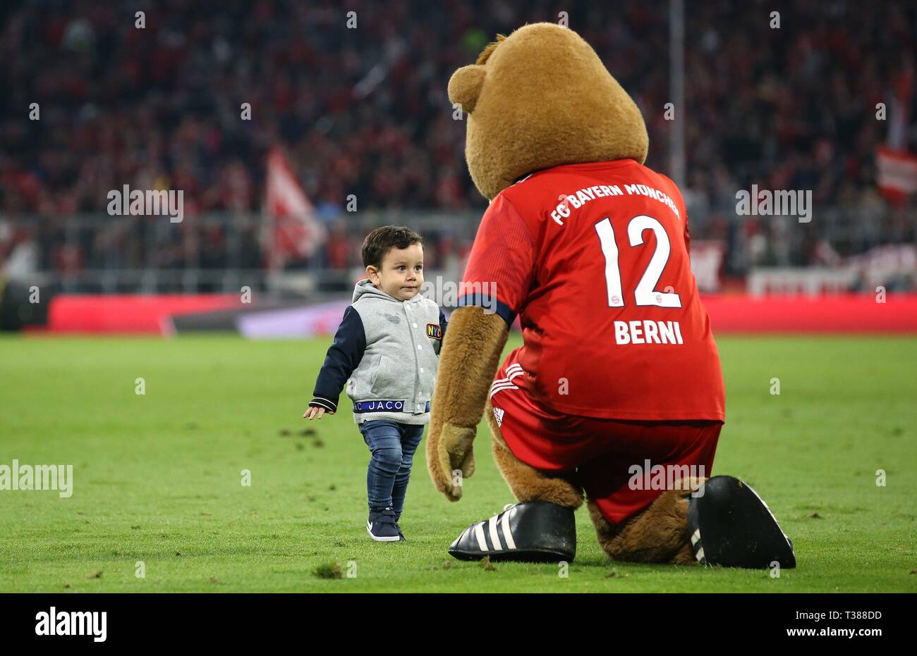 Football child mascot hi-res stock photography and images - Alamy