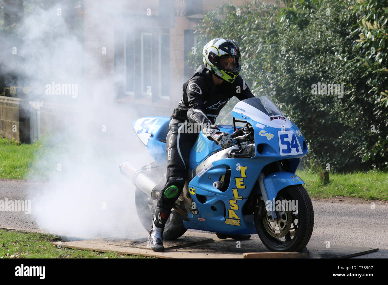 Burning rubber hi-res stock photography and images - Alamy