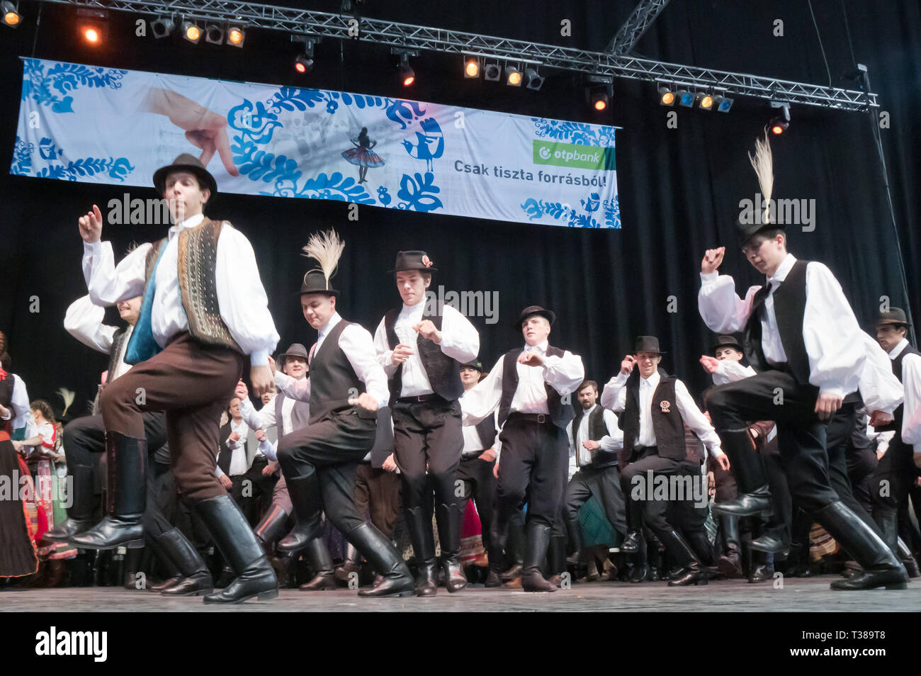 Hungarian folk dance festival hi-res stock photography and images - Alamy