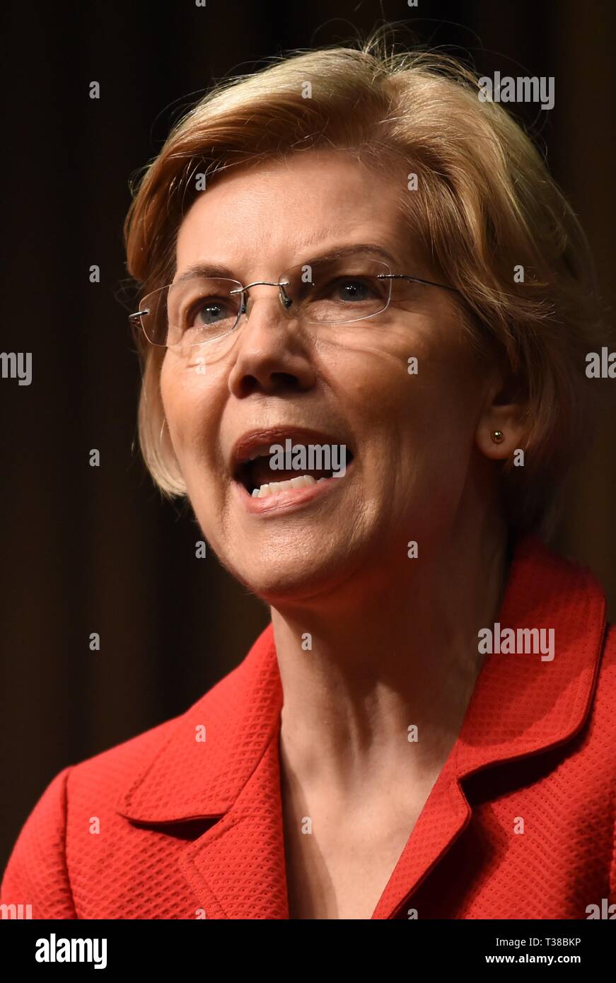 Elizabeth warren hi-res stock photography and images - Alamy
