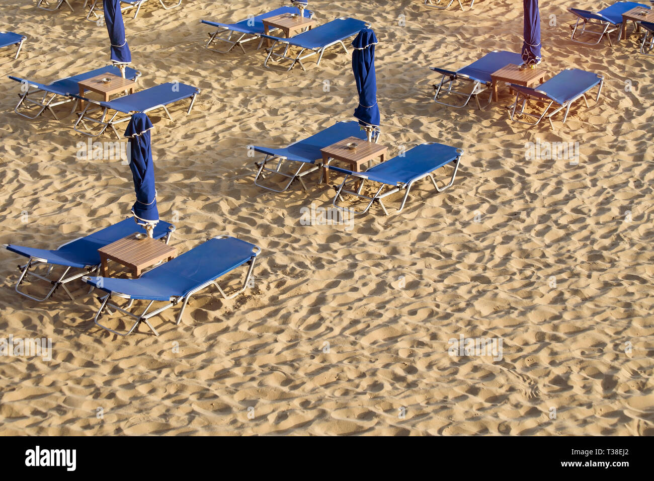 Blue sun beds hi-res stock photography and images - Alamy