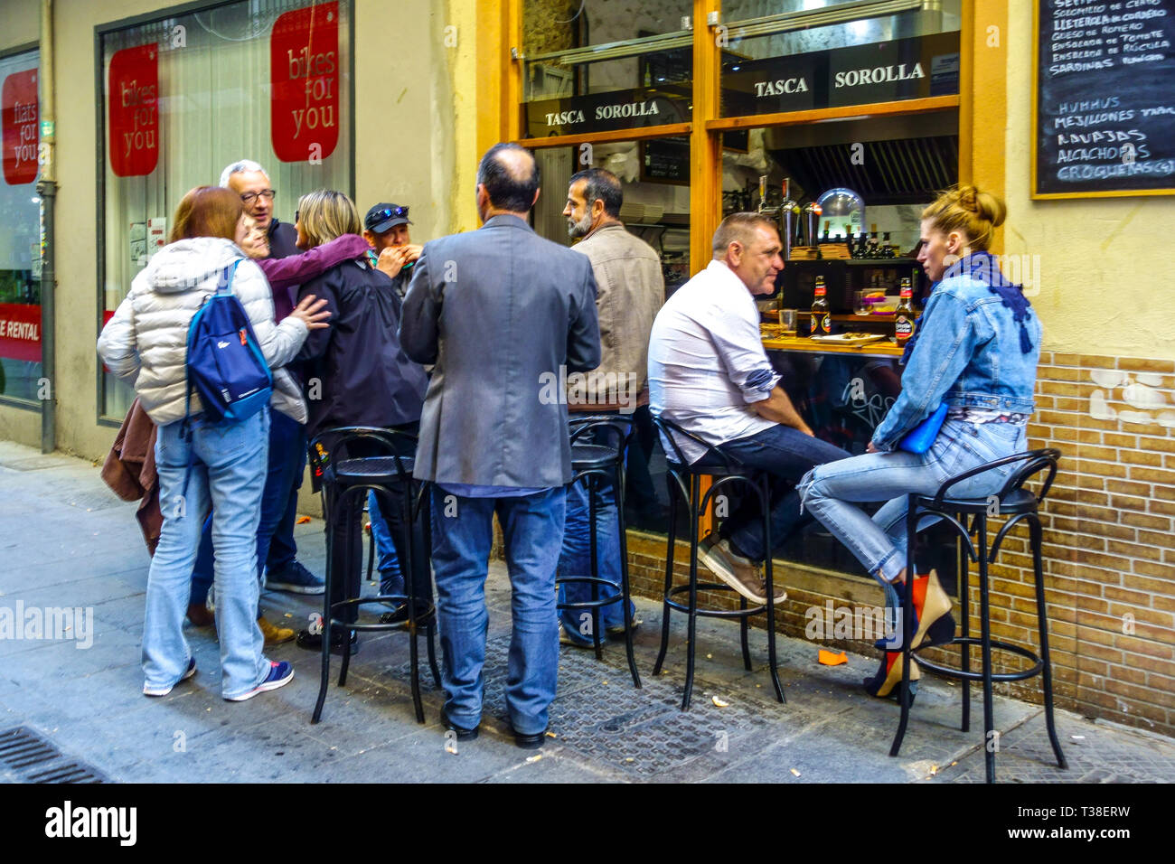 Old spanish street hi-res stock photography and images - Alamy