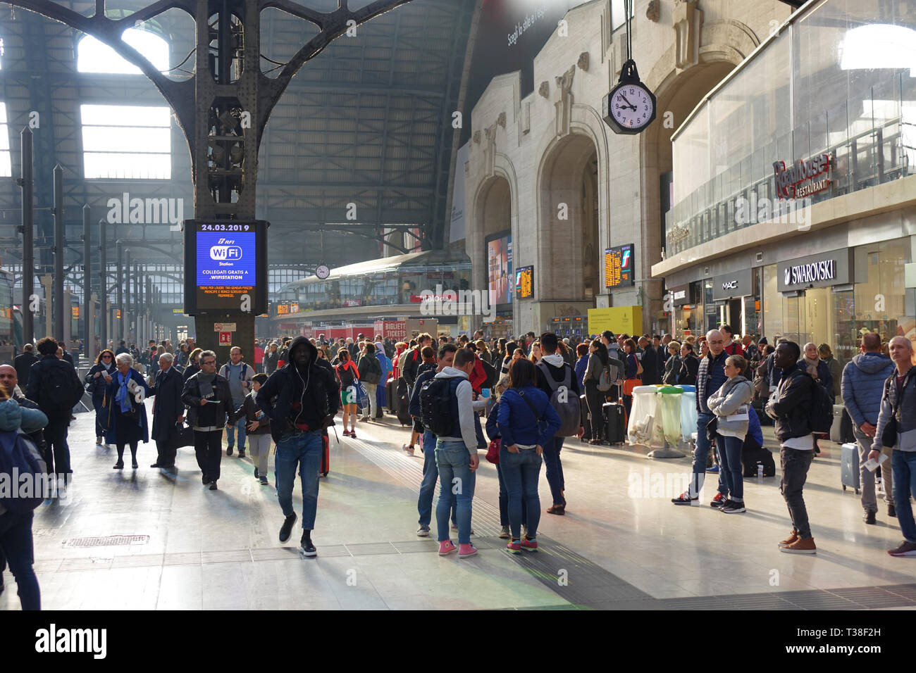 Milano centrale station interior hi-res stock photography and images ...