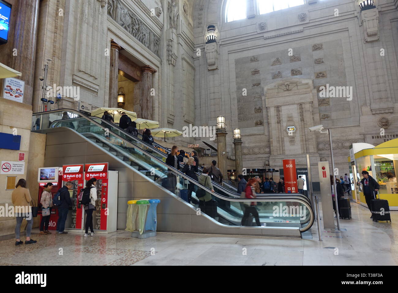 Milan Central Station inside Stock Photo - Alamy