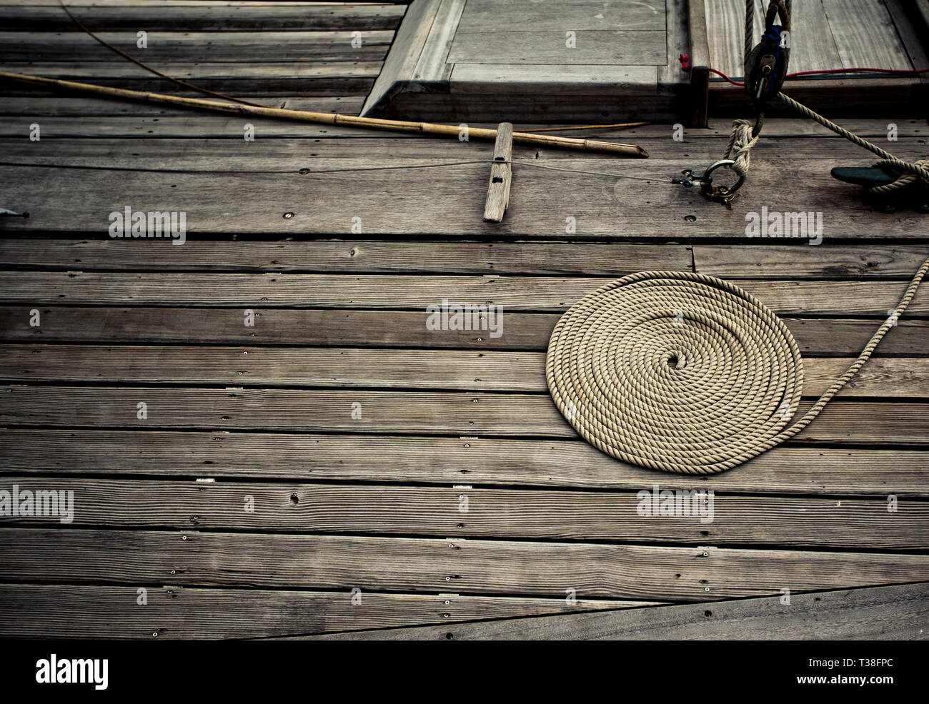 Rope on wooden ship planks Stock Photo - Alamy