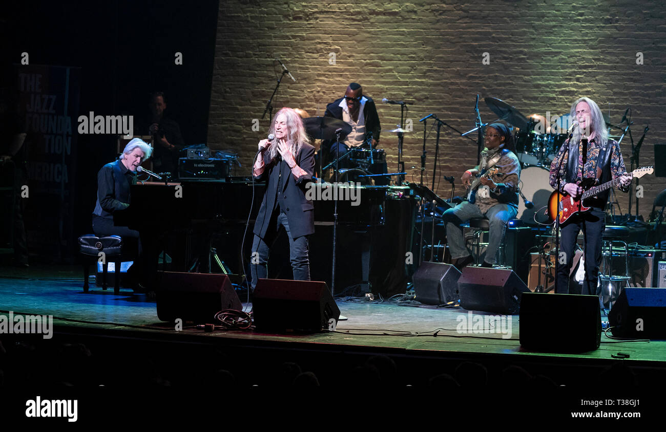 Tony kaye musician hi-res stock photography and images - Alamy