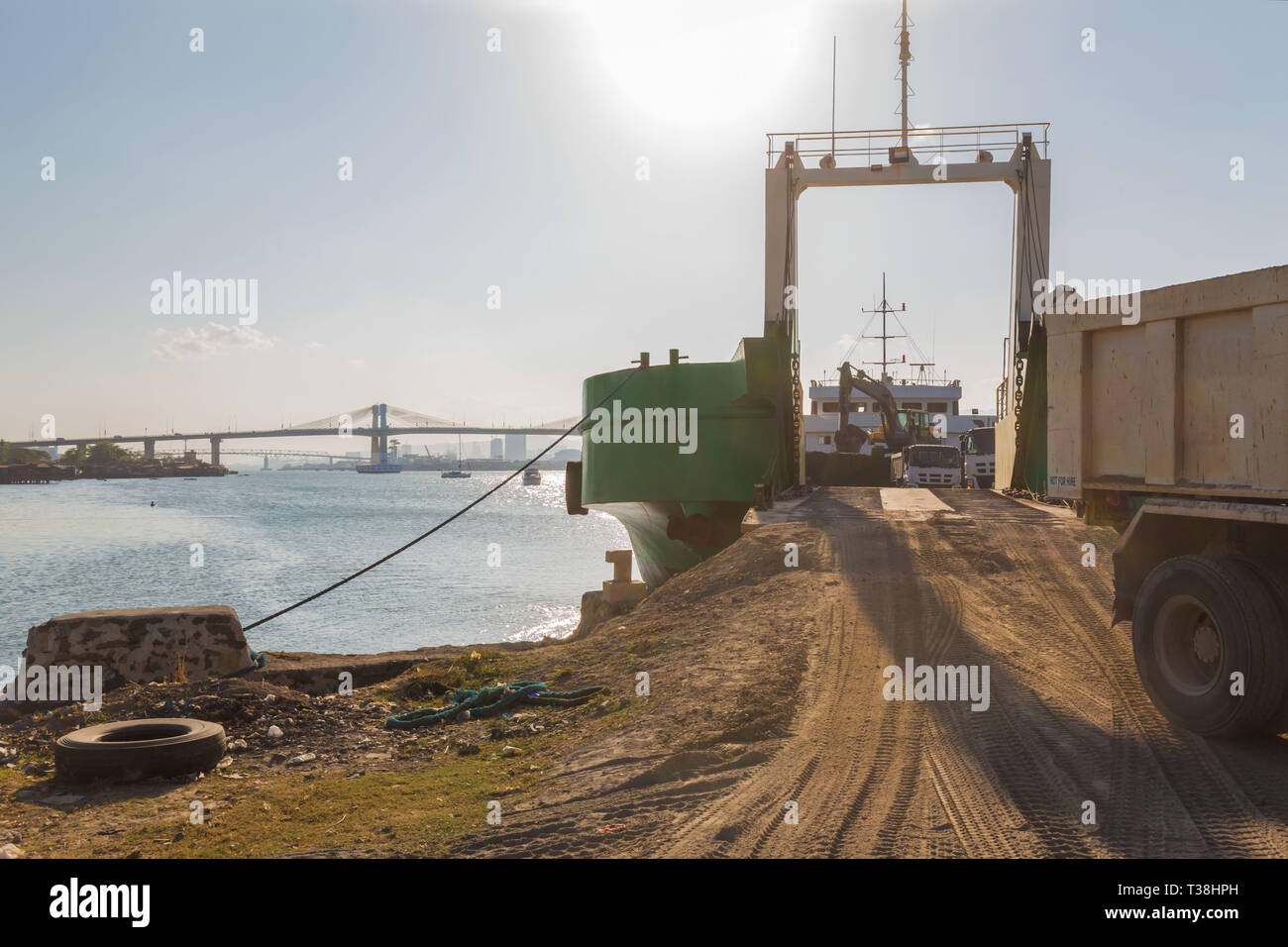 Loader ramp hi-res stock photography and images - Alamy