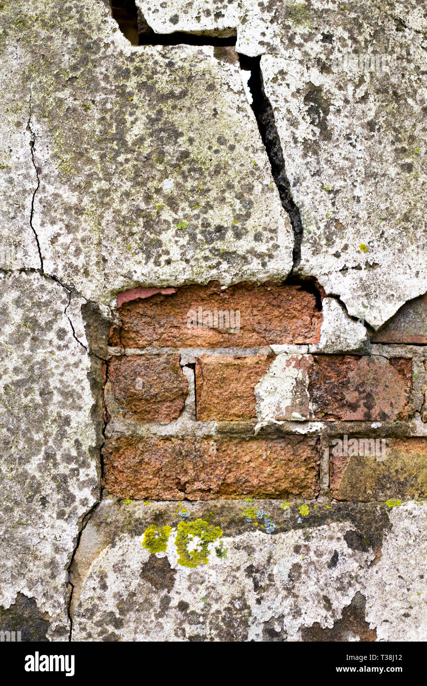 Bricks crumble hi-res stock photography and images - Alamy