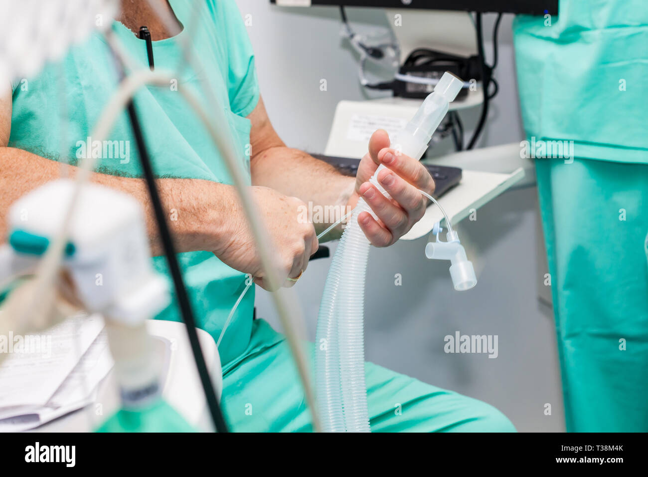 Anesthesiologist doctor getting ready to give anesthesia to the patient ...