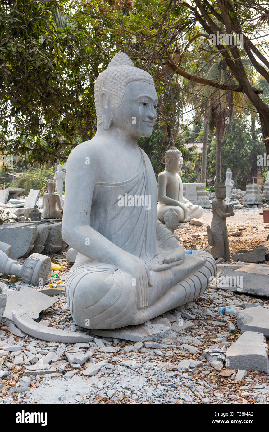 Statue production in Cambodia Stock Photo - Alamy