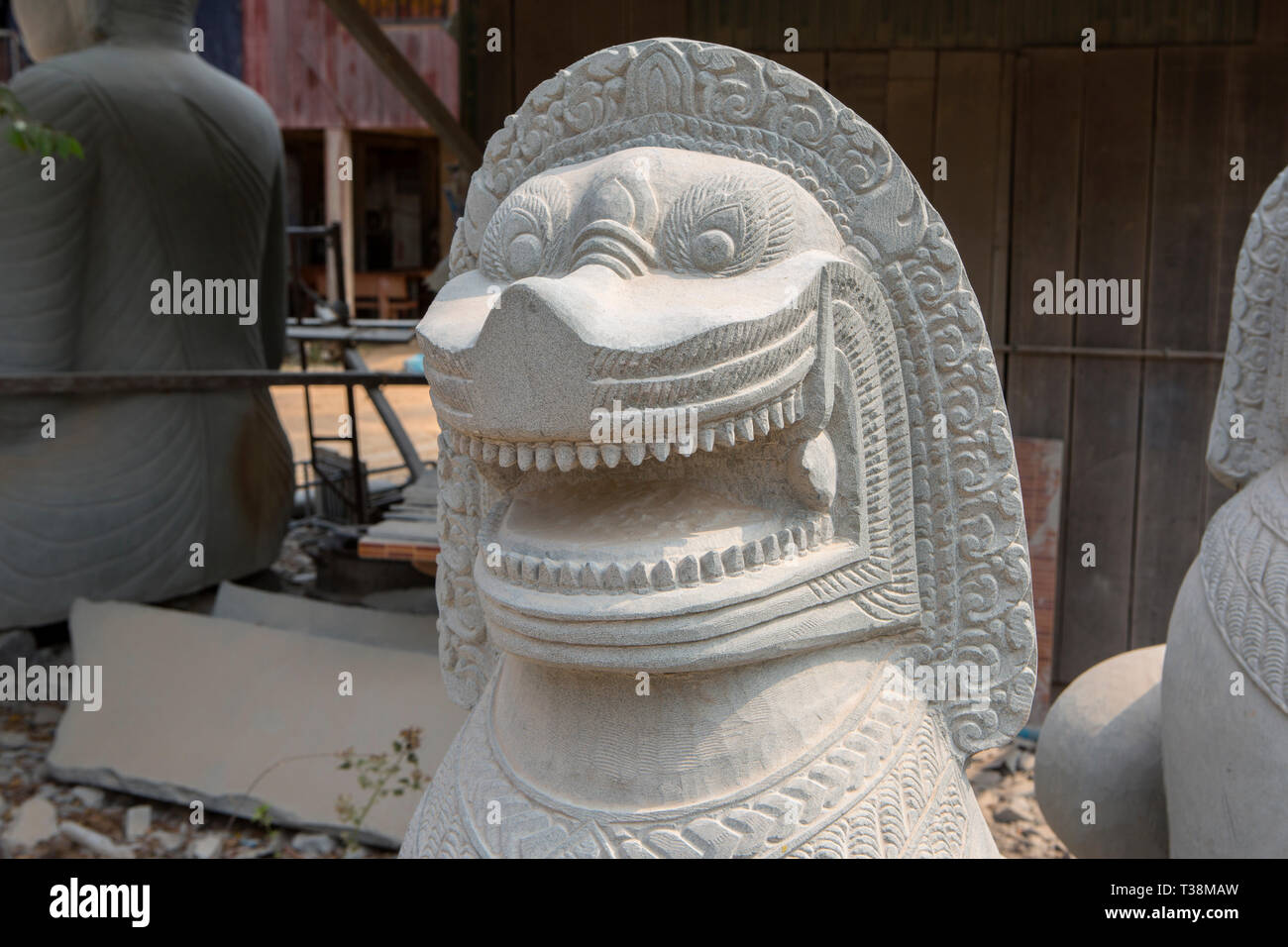 Statue production in Cambodia Stock Photo - Alamy