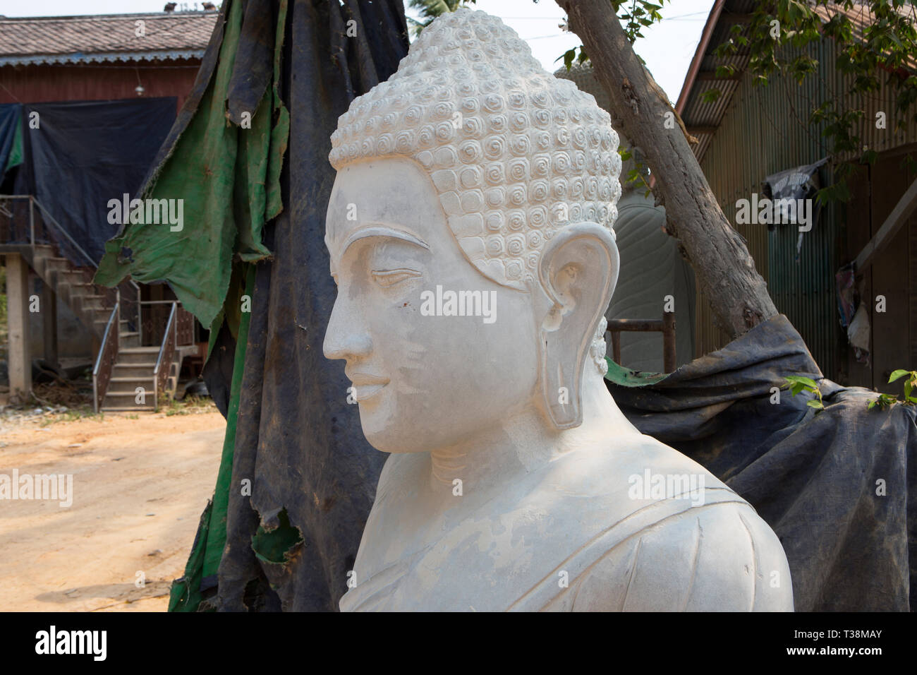 Statue production in Cambodia Stock Photo - Alamy