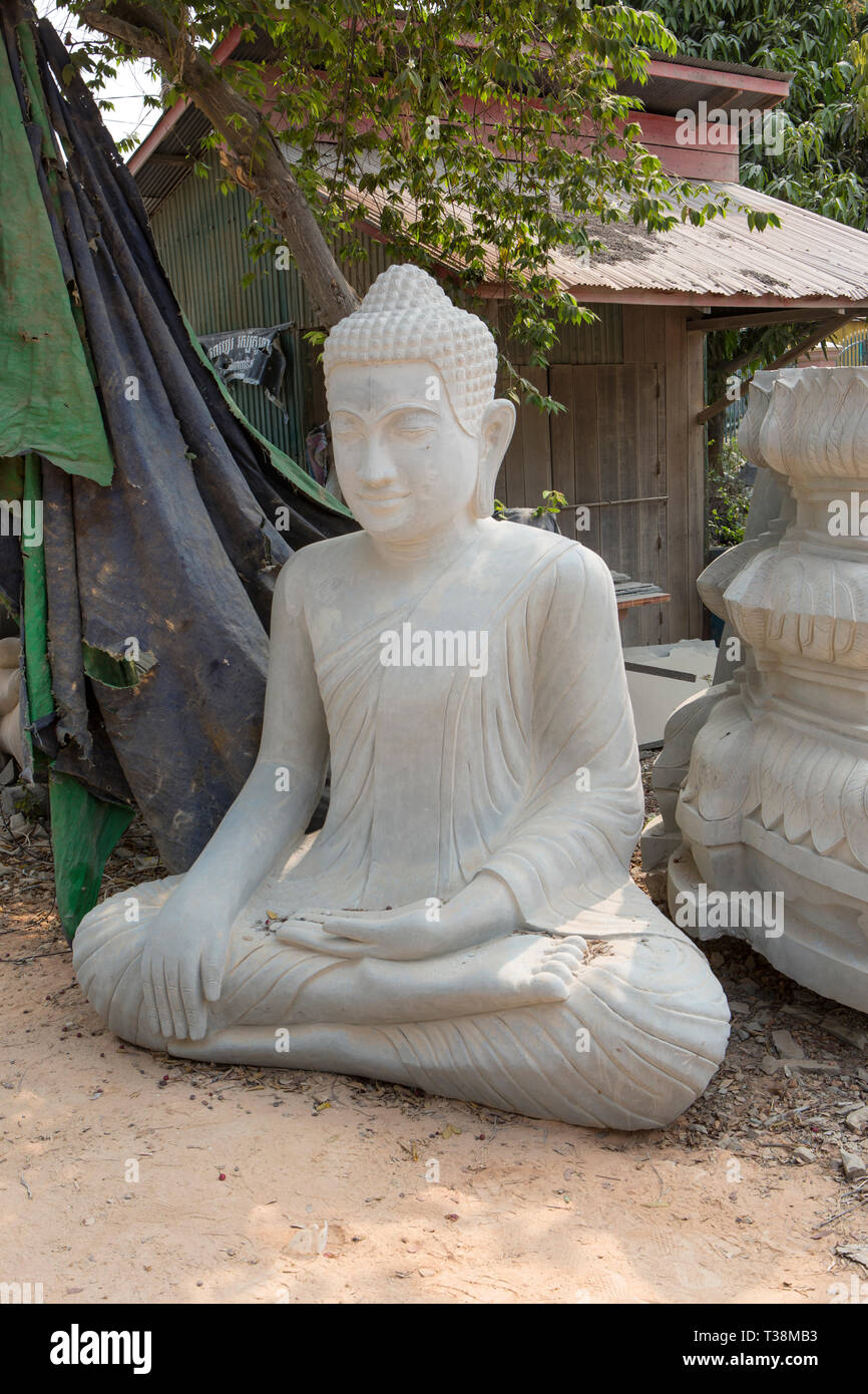 Statue production in Cambodia Stock Photo - Alamy